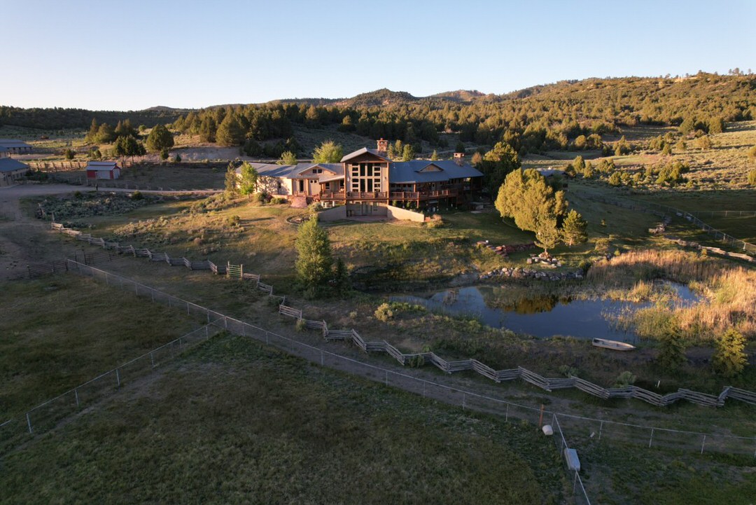 Family run guest ranch nestled between Bryce Canyon and Zion National Park
